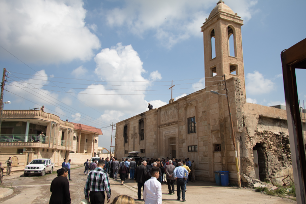 Hundreds of Iraqi Christians celebrate Easter in liberated village | ICN