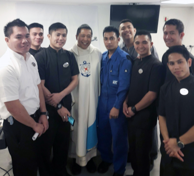 Vatican priests celebrate Mass for ship's crew | ICN