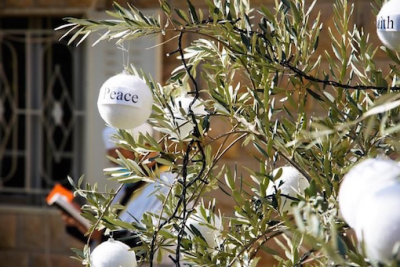 Bethlehem: Inter-religious Christmas tree | ICN