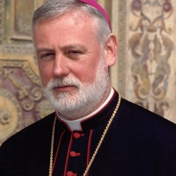 Archbishop Gallagher visits Ukraine | ICN