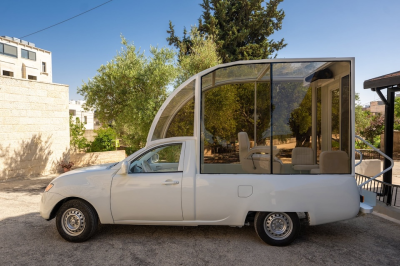 Former Popemobile unveiled as mobile clinic for Gaza's children | ICN